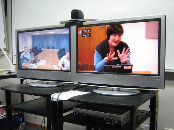 An Unbiased Comparison Between Classroom and Online Education